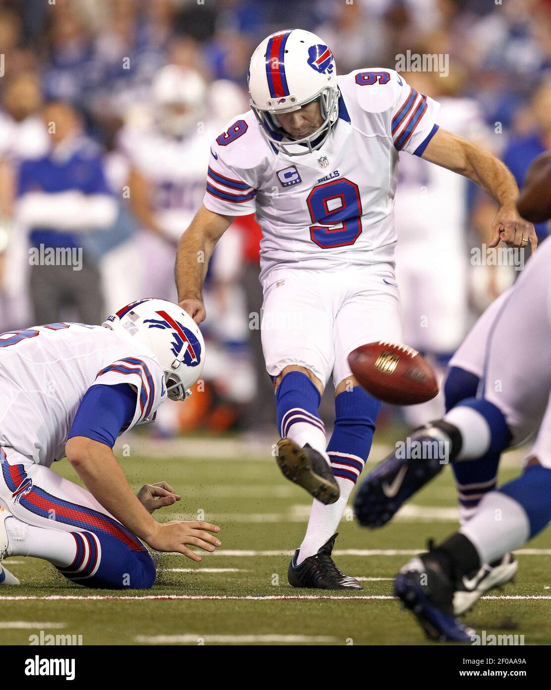 Buffalo Bills kicker Rian Lindell (9) kicks a field goal on Sunday ...