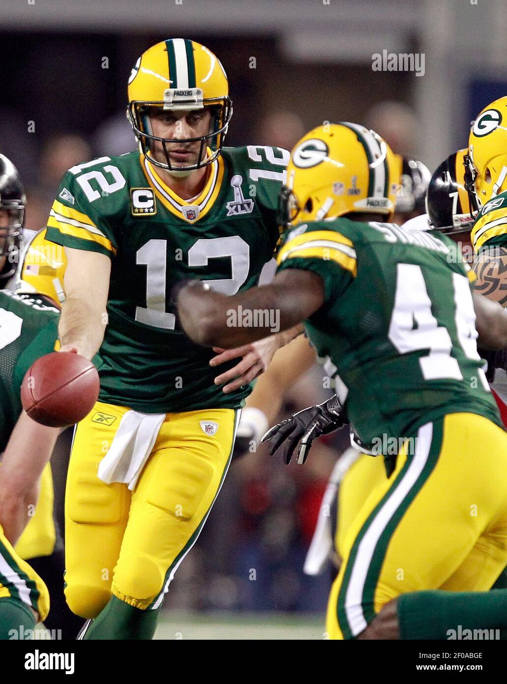 Green Bay Packers quarterback Aaron Rodgers (12) hands off the ball to ...
