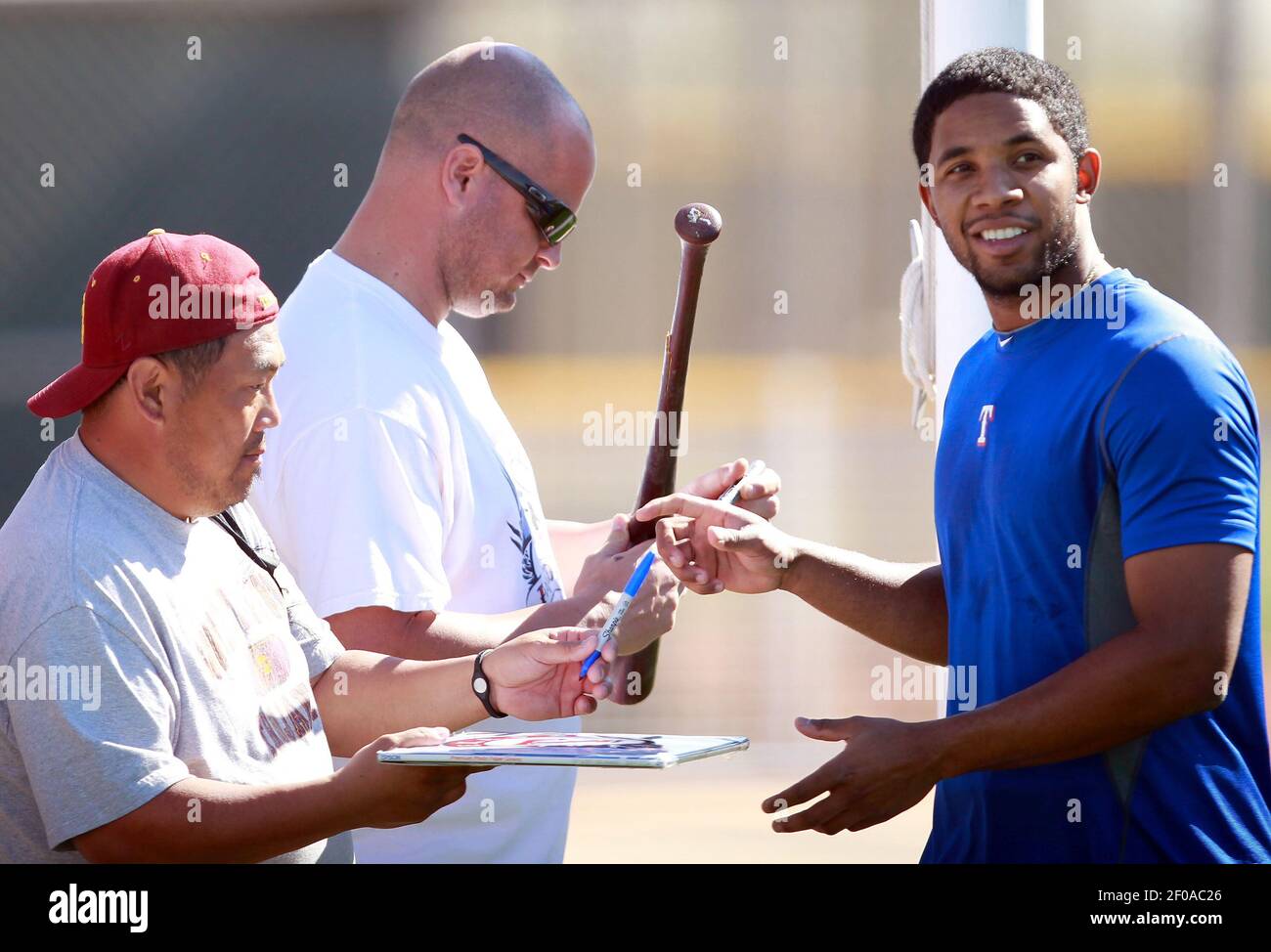 Texas Rangers shortstop Elvis Andrus signs autographs during spring ...