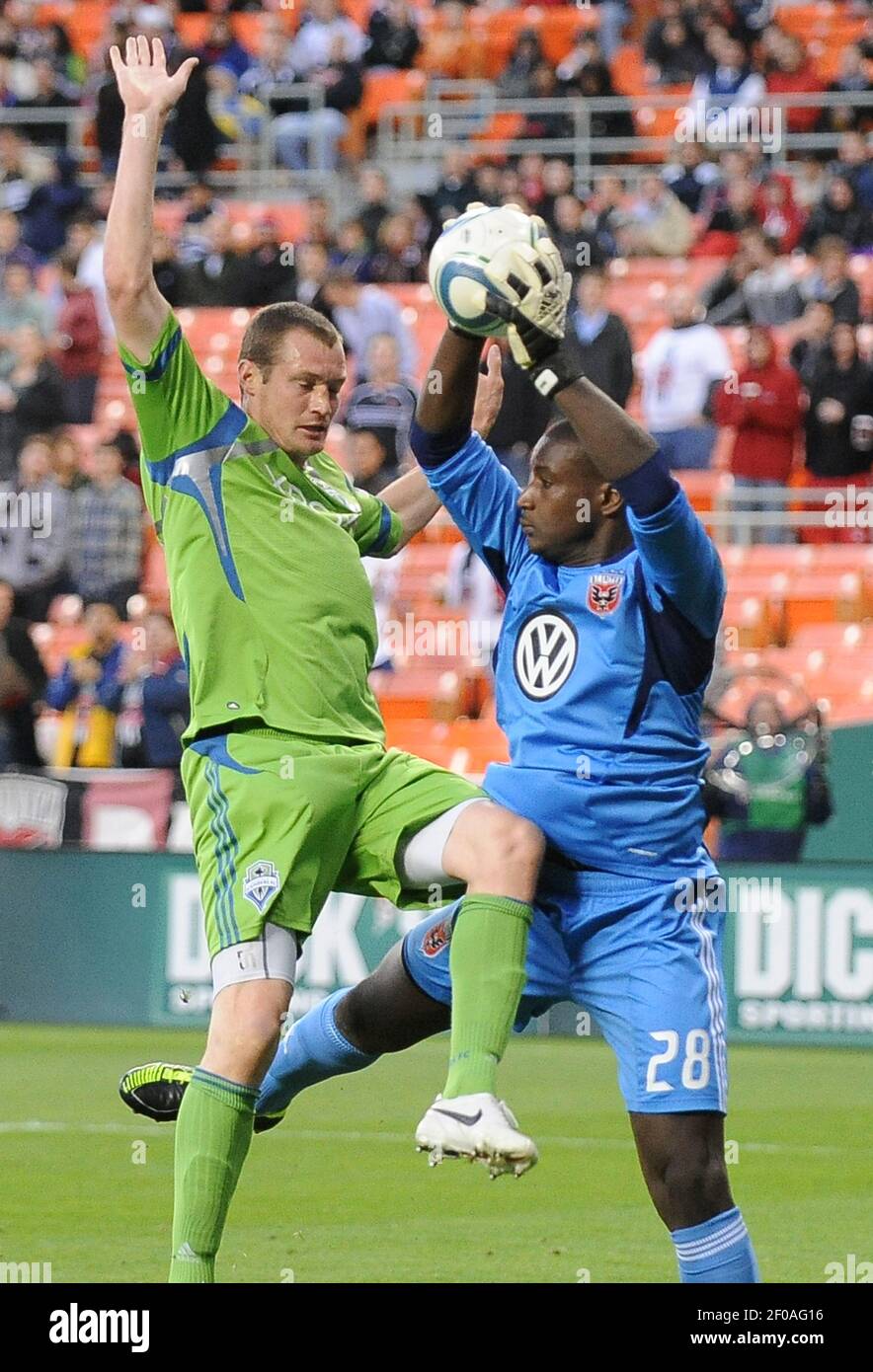 D.C. United goalkeeper Bill Hamid (28) pulls down a Seattle Sounders ...