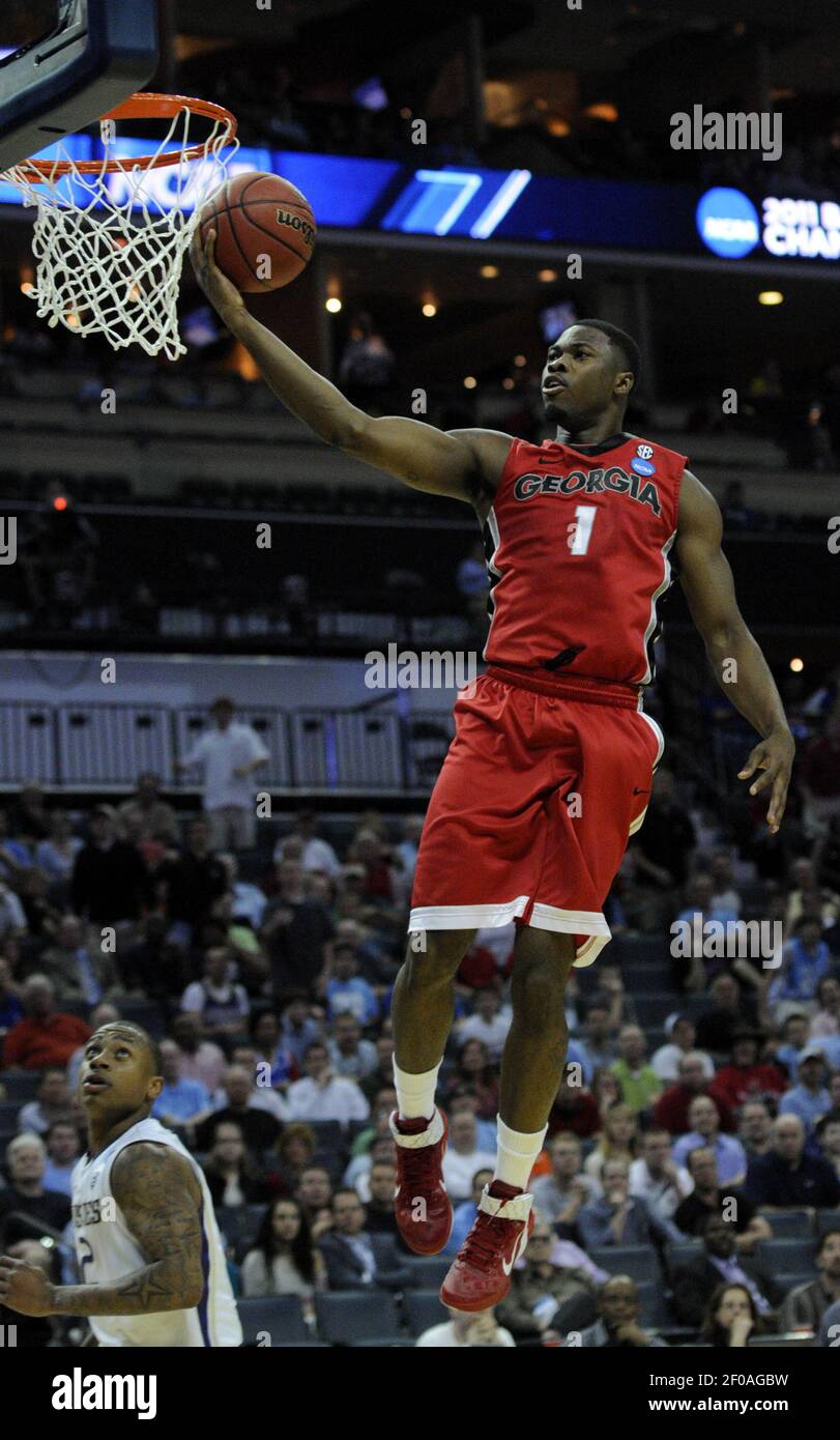 Georgia's Travis Leslie (1) drives in for a layup against Washington ...