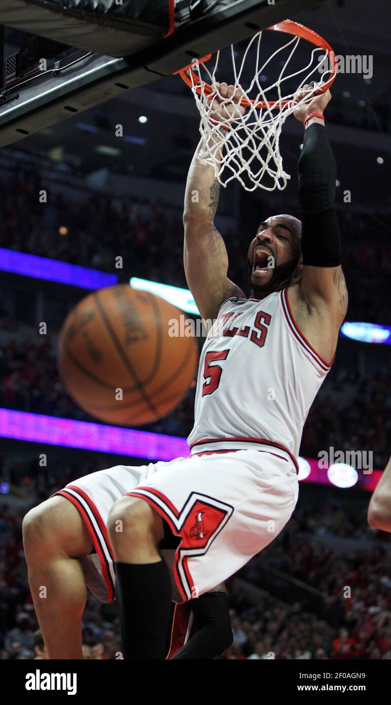 Chicago Bulls power forward Carlos Boozer (5) dunks against the Miami ...