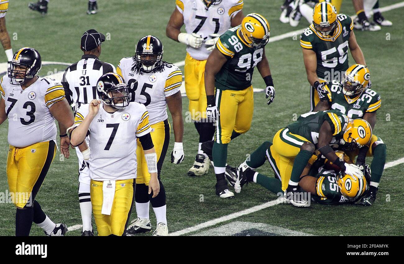 Green Bay Packers linebacker Desmond Bishop (55) is congratulated after ...