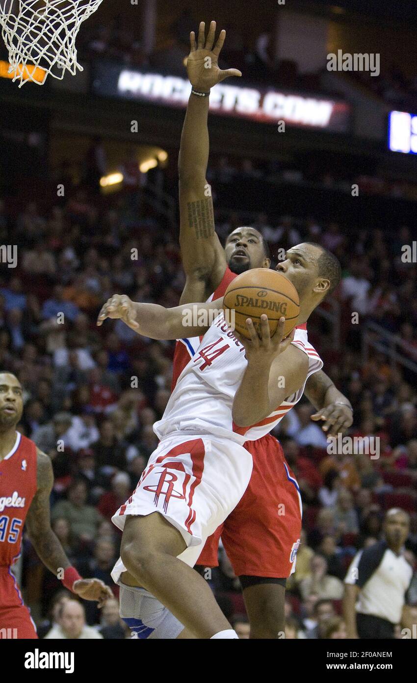 Chuck Hayes (44) of the Houston Rockets goes for a shot against DeAndre ...