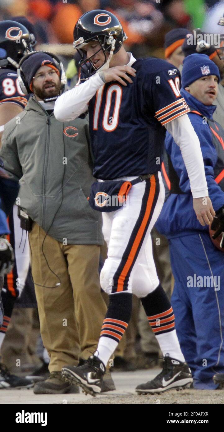 Chicago Bears quarterback Todd Collins walks of the field after failing ...
