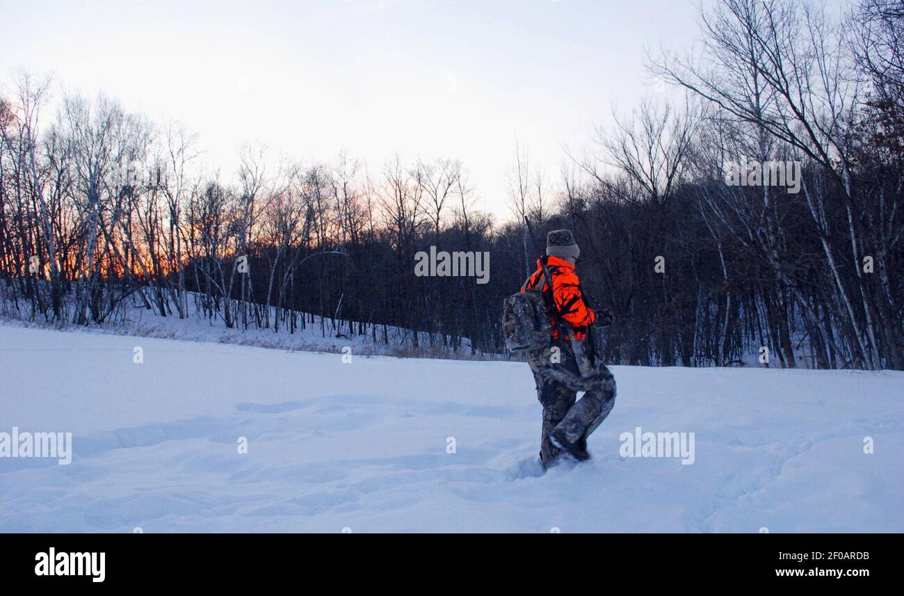 Ron Schultz departs from a deer-hunting stand late afternoon in ...