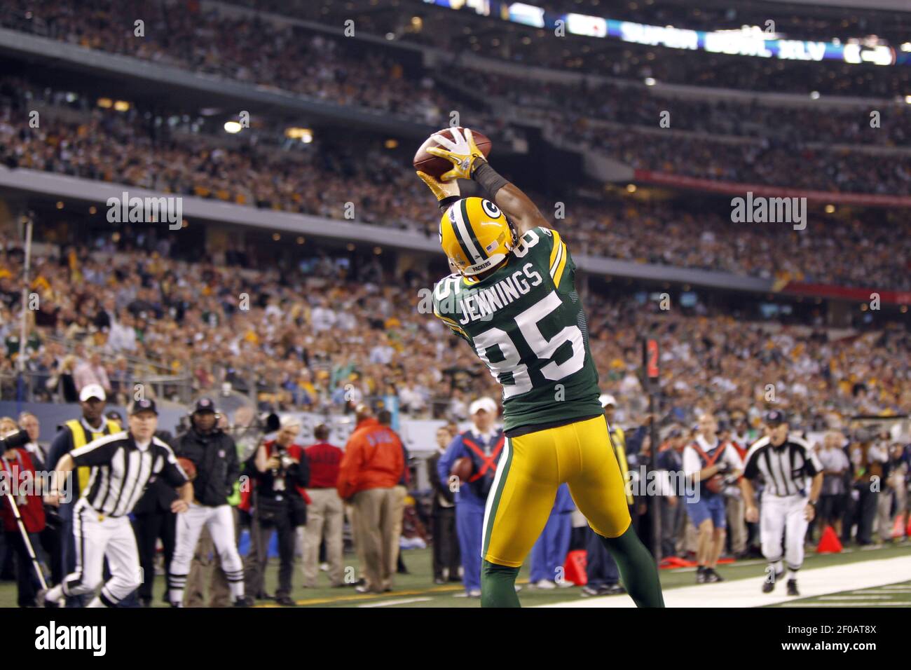 Green Bay Packers wide receiver Greg Jennings (85) catches a touchdown ...