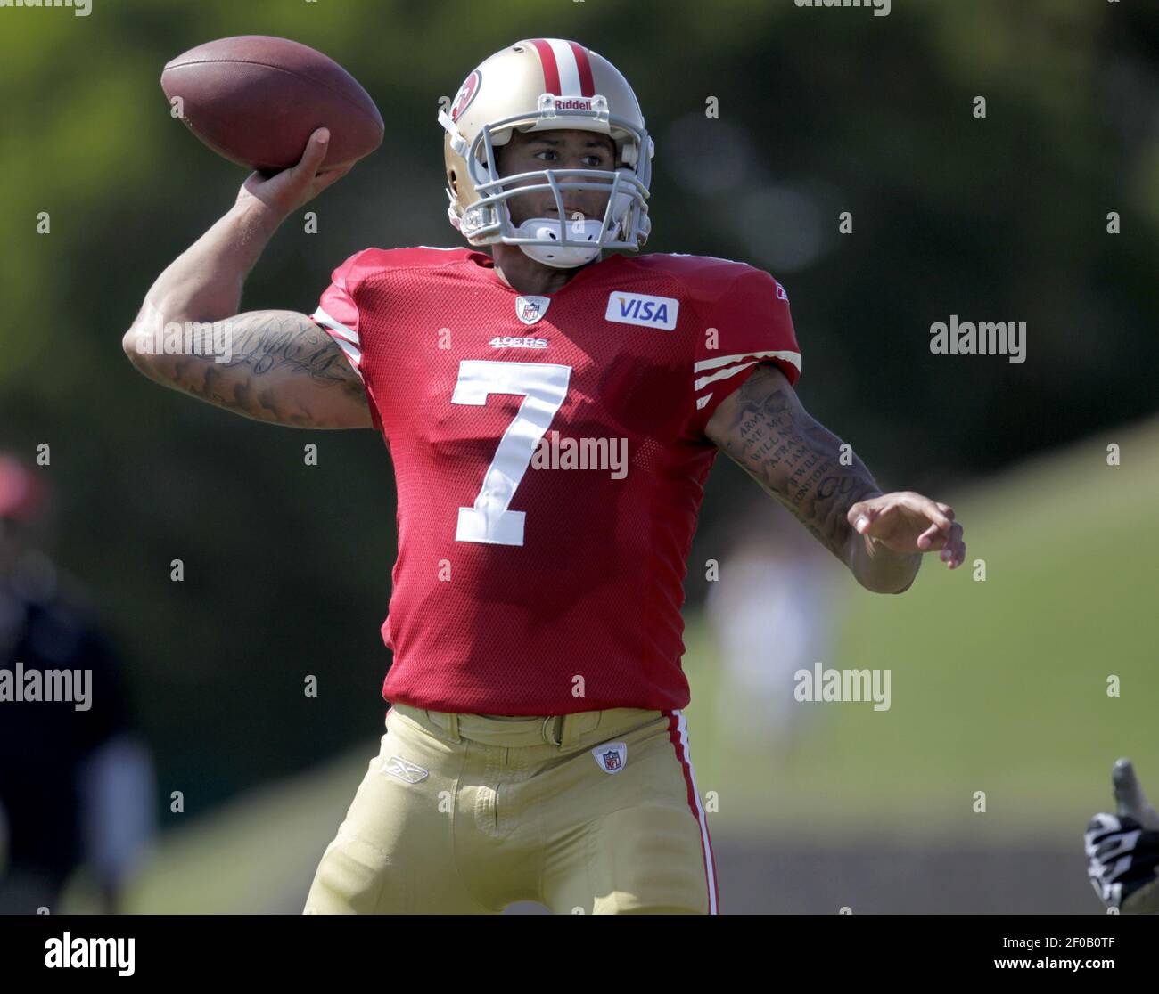 San Francisco 49ers quarterback Colin Kaepernick (7) throws a pass ...