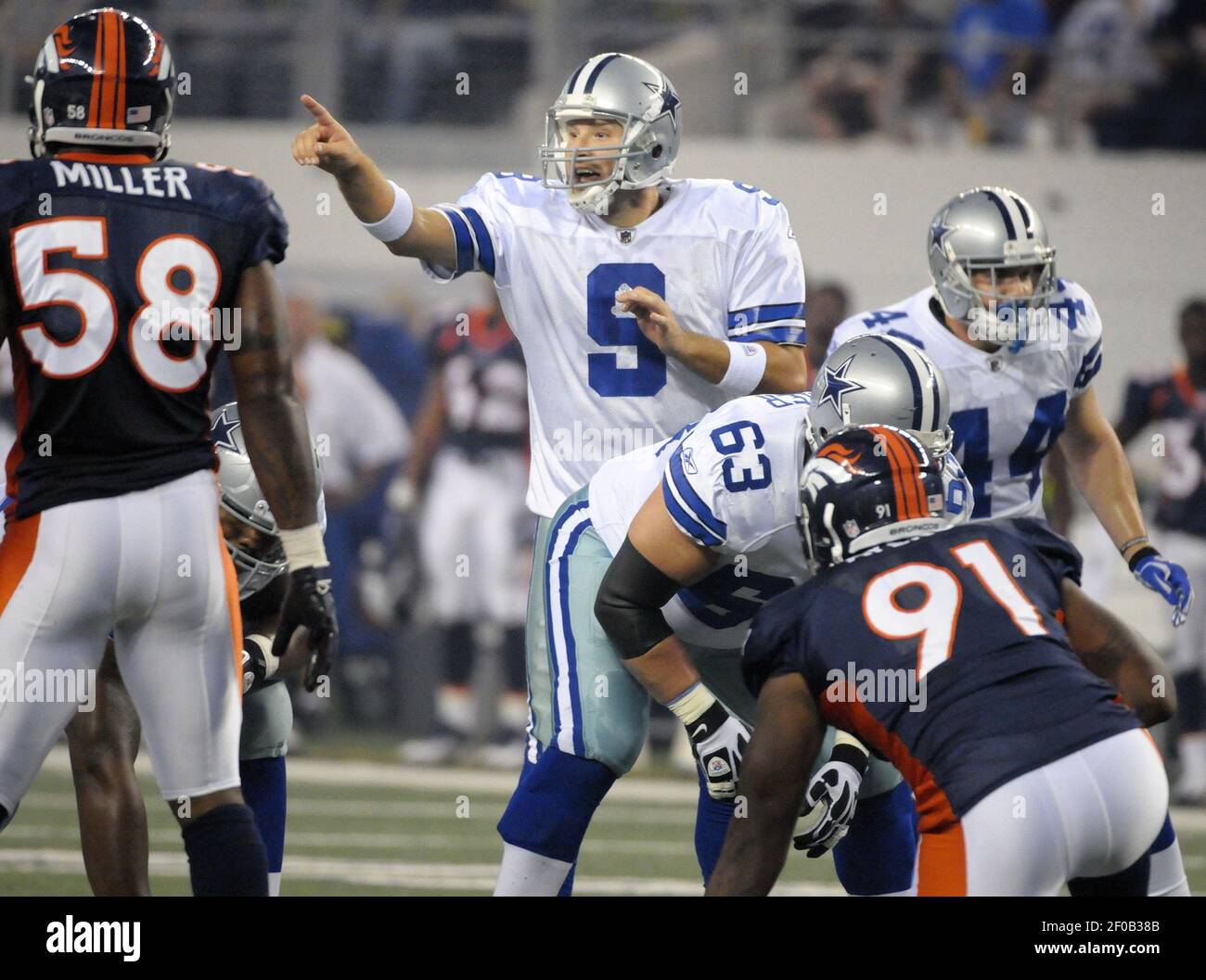 Dallas Cowboys quarterback Tony Romo (9) changes the play at the line ...