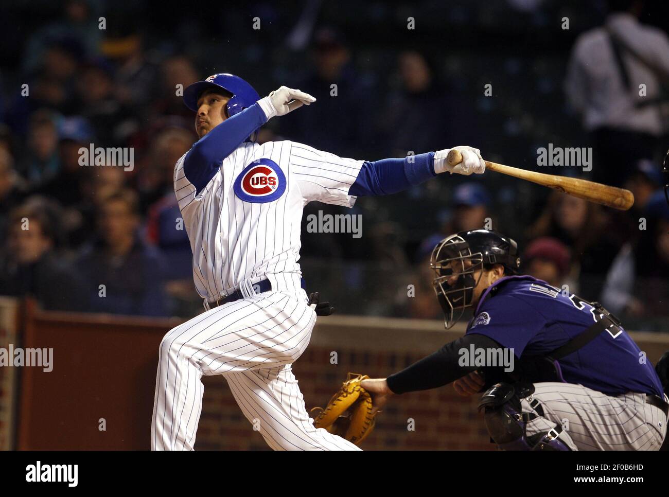 Chicago Cubs second baseman Darwin Barney (15) watches the flight of ...