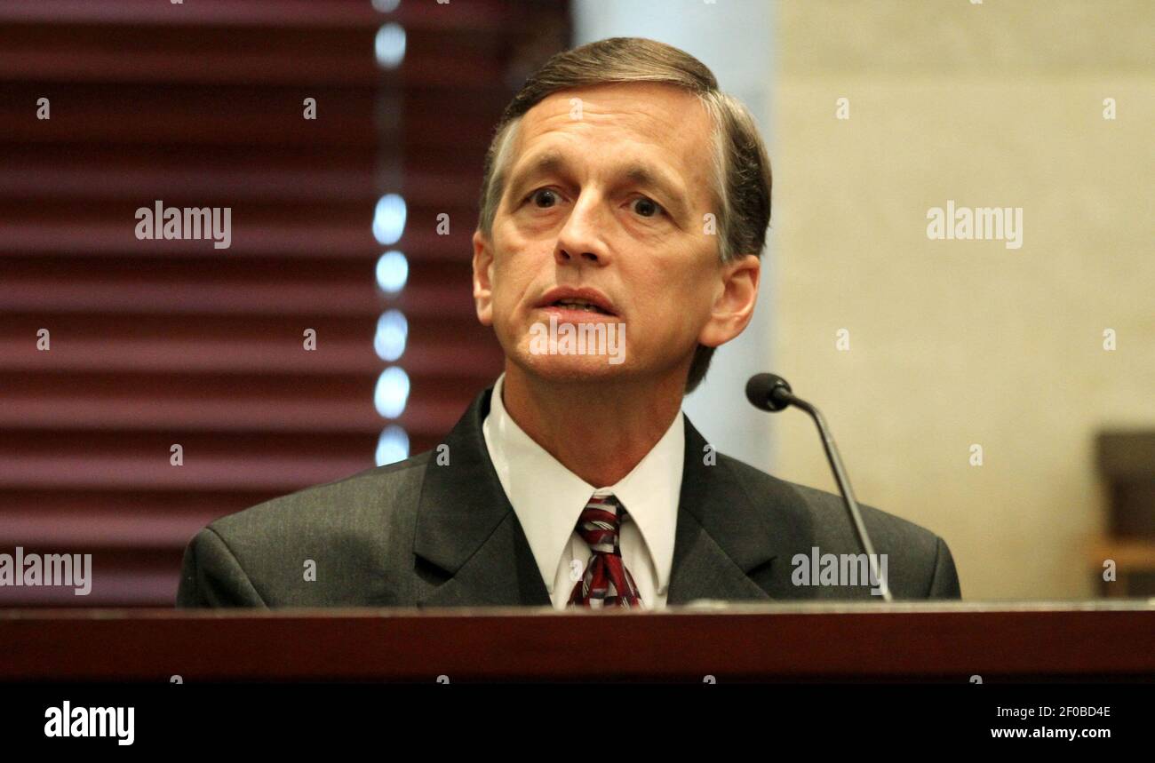 Dr. Kenneth Furton, a forensic chemist, testifies during the Casey ...