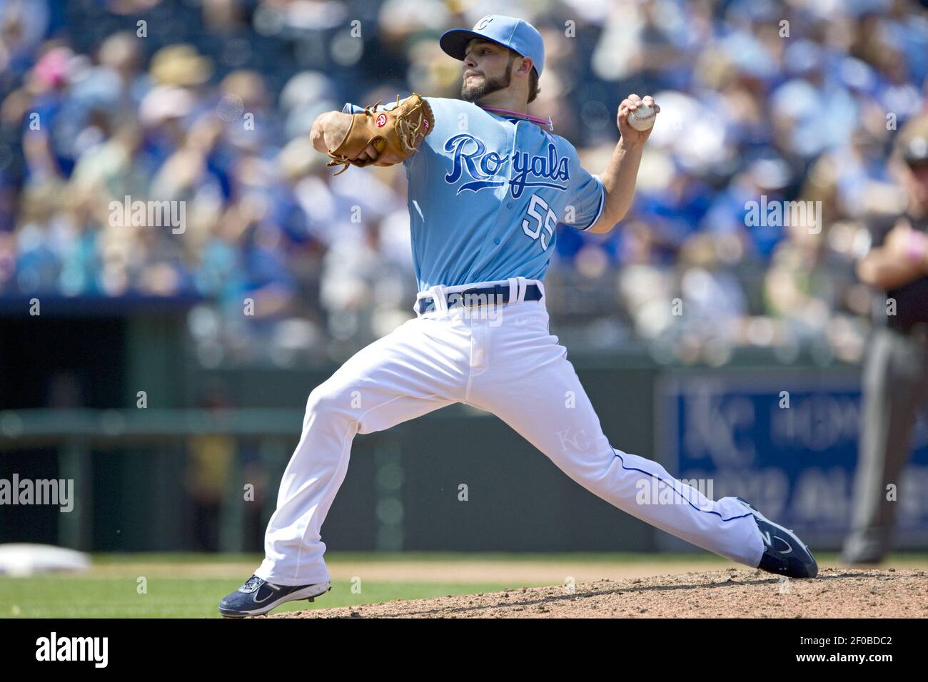 Kansas City Royals relief pitcher Tim Collins (55) throws in the 8th ...