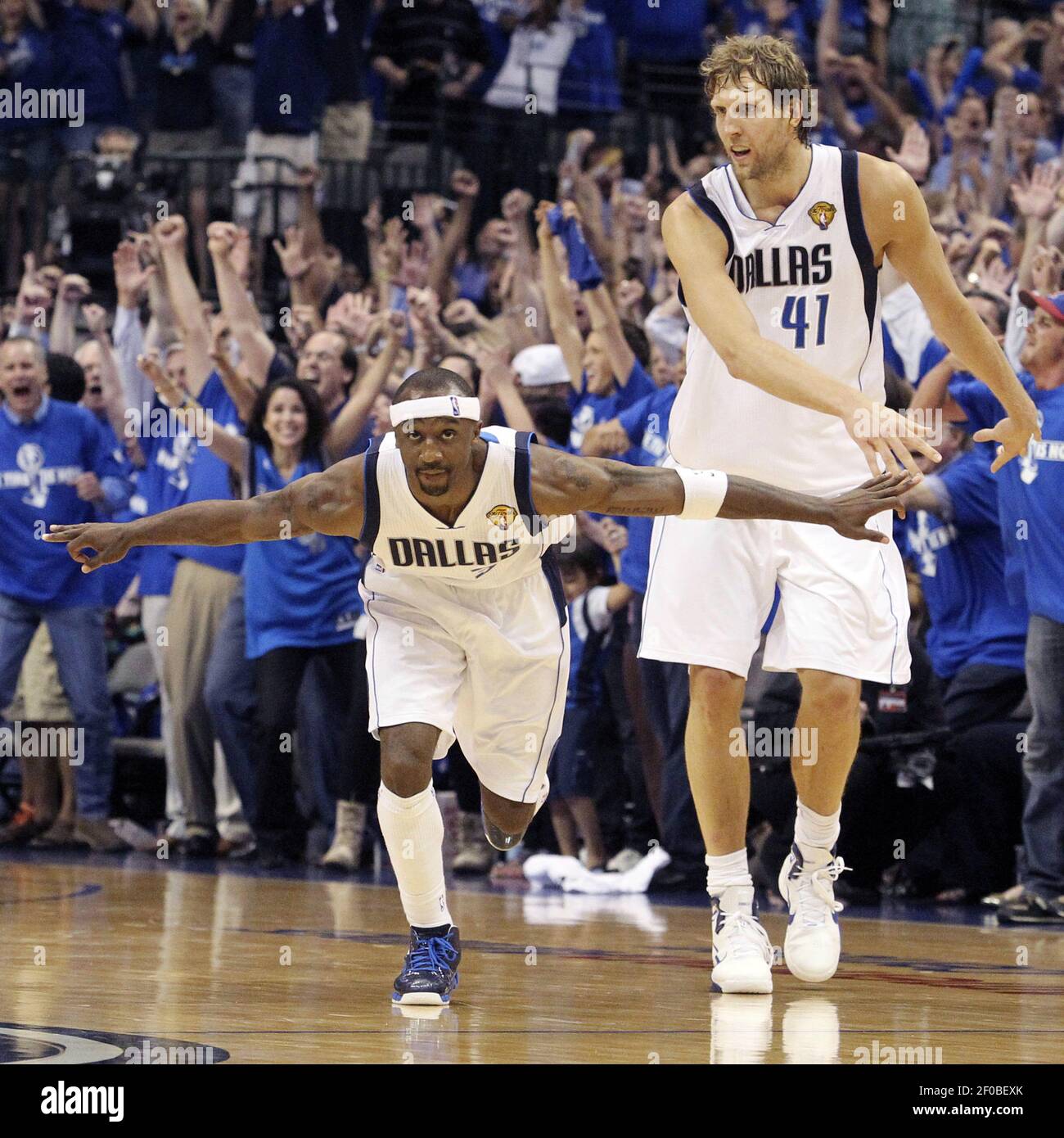 Dallas Mavericks' Jason Terry, left, fires up the jets after scoring a ...