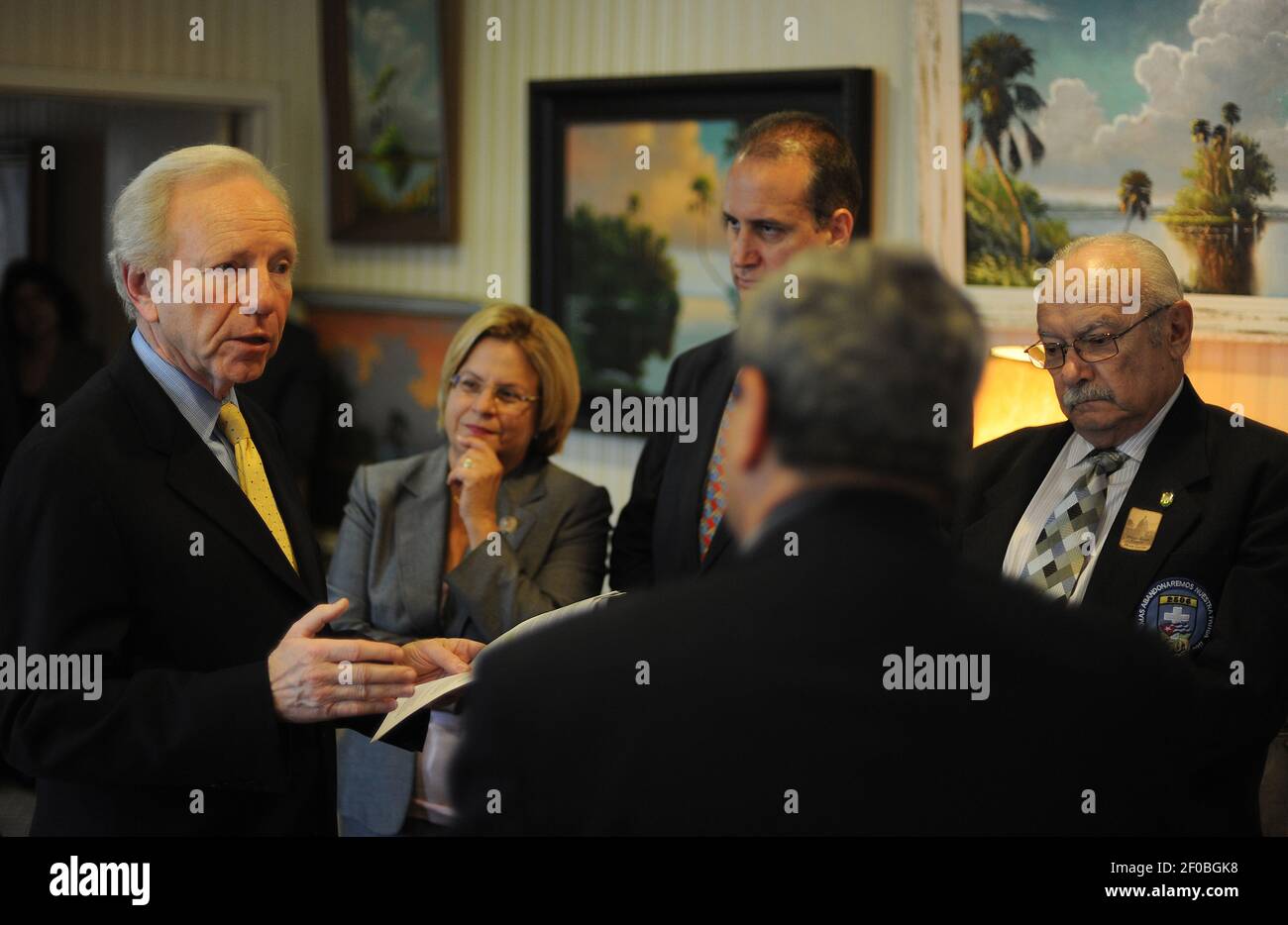 Senator Joseph Lieberman (I-CT), left, reads from a D-day speech of ...