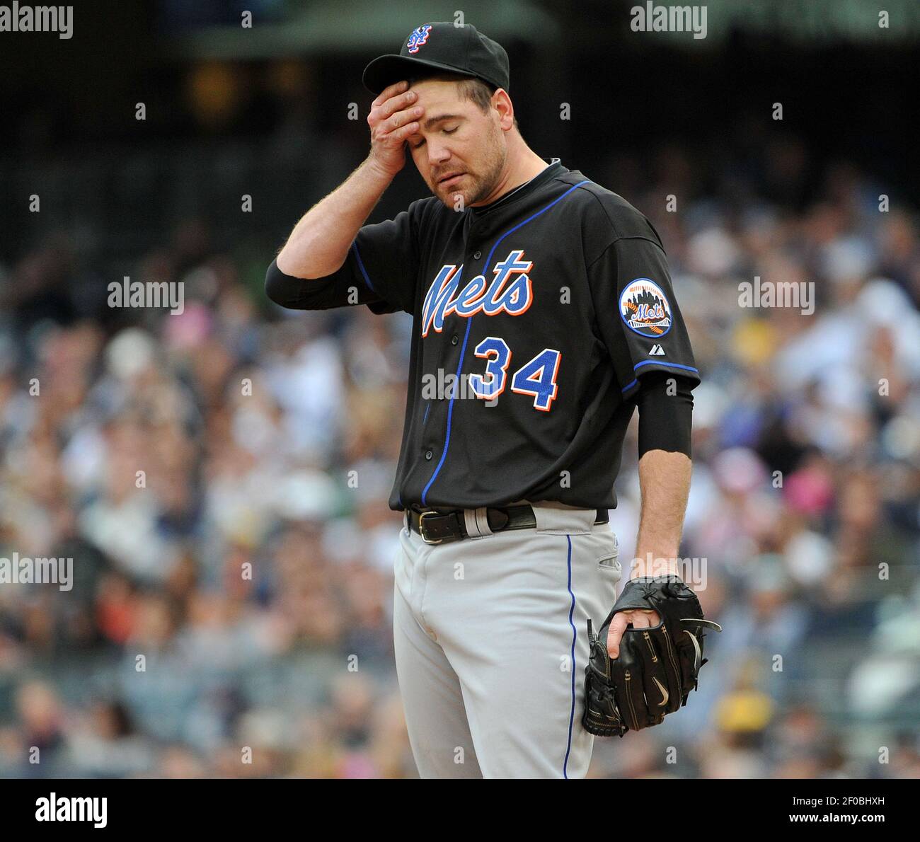 New York Mets starting pitcher Mike Pelfrey (34) reacts after New York ...