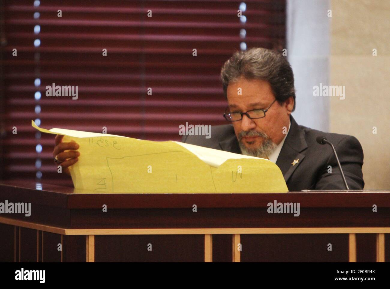 Gerardo Bloise, of the Orange County Sheriff's Office, testifies during ...