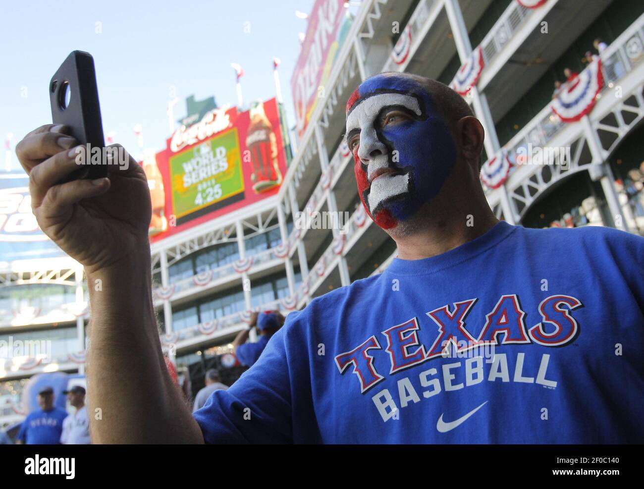 Steve Fletcher shoots cell phone video of batting practice at Rangers ...