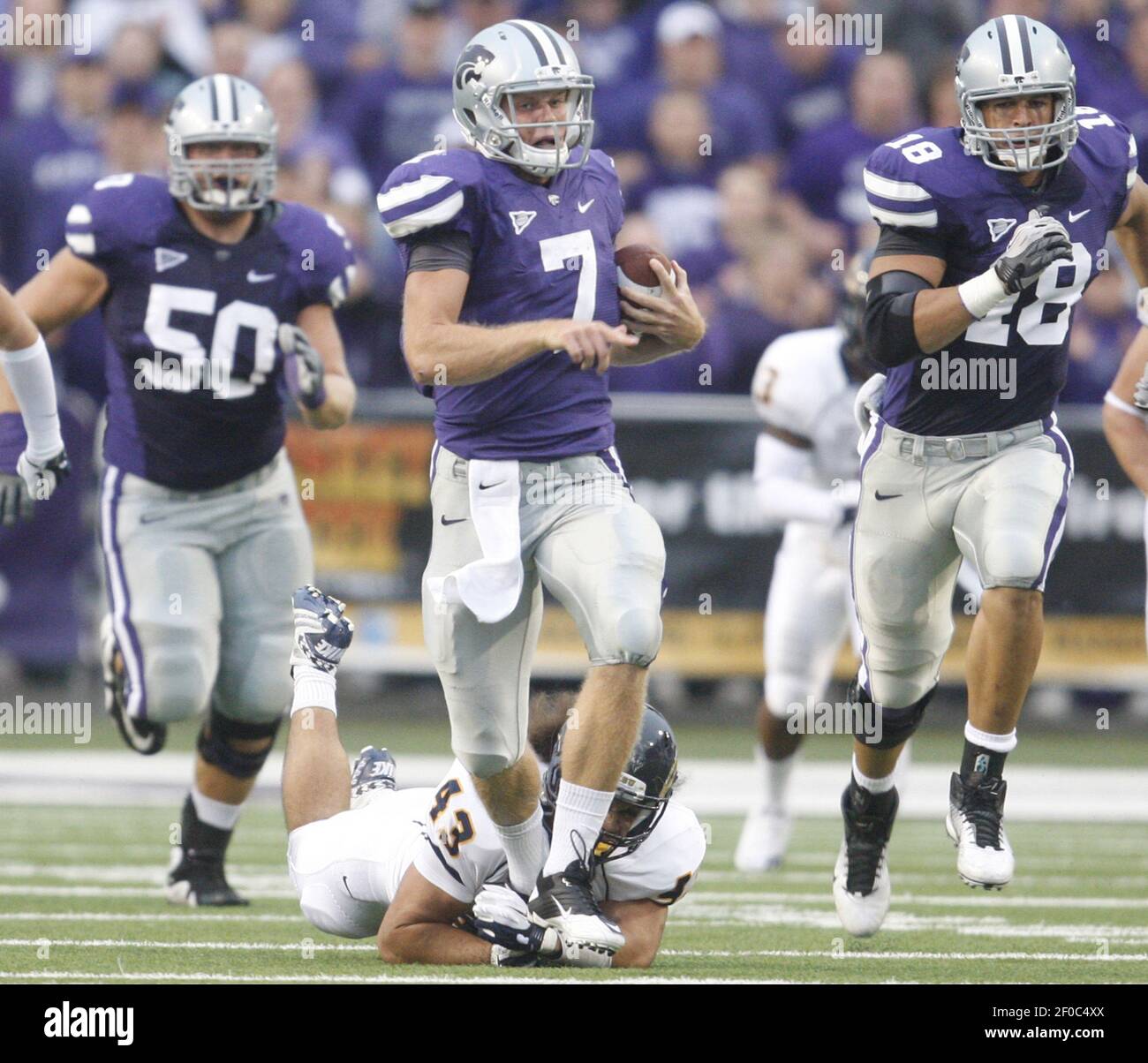 Kansas State quarterback Collin Klein (7) runs for 47 yards after ...
