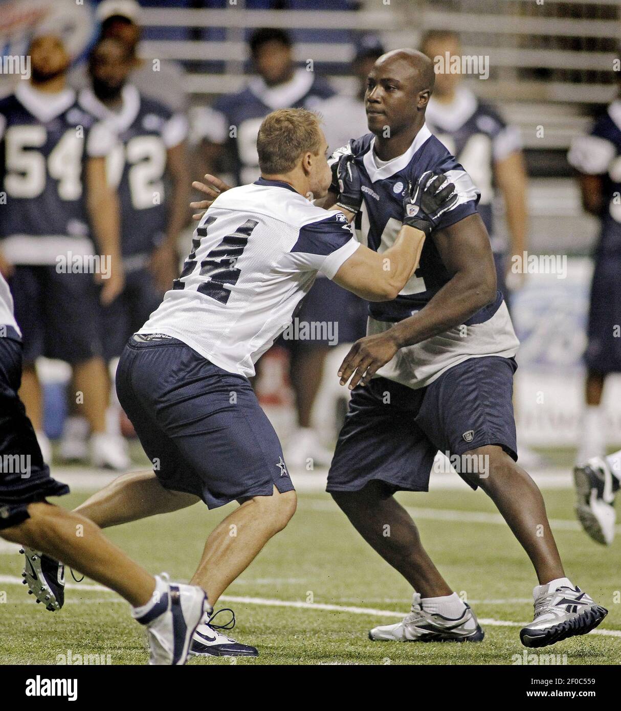 Dallas Cowboys fulllback Chris Gronkowski (44) blocks linebacker ...