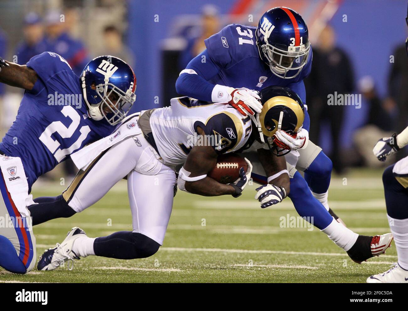 Aaron Ross (31) and Kenny Phillips (21) of the New York Giants tackle ...