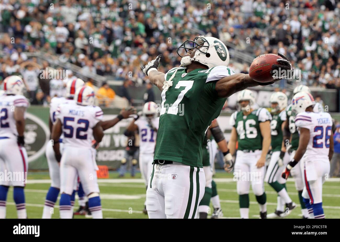 Plaxico Burress of the New York Jets celebrates his second-quarter ...