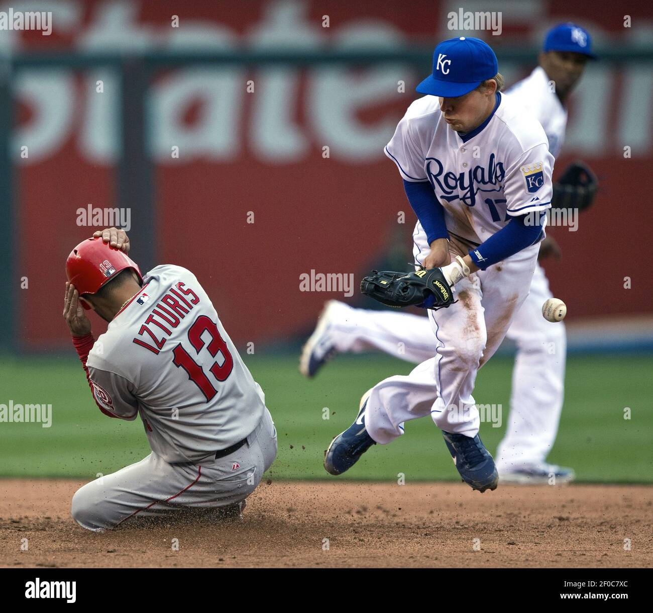 Kansas City Royals second baseman Chris Getz (17) tries to stop the ...