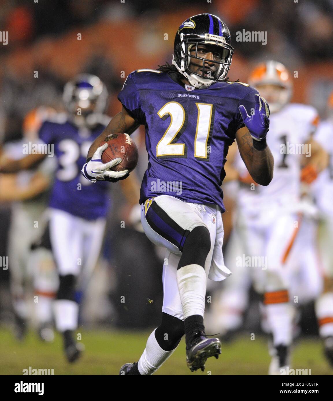 Baltimore Ravens' Lardarius Webb runs back a punt for a 4th-quarter ...