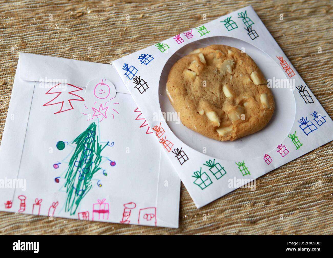 A few crafts to make your holiday table special include paper CD cases decorated by hand served ...