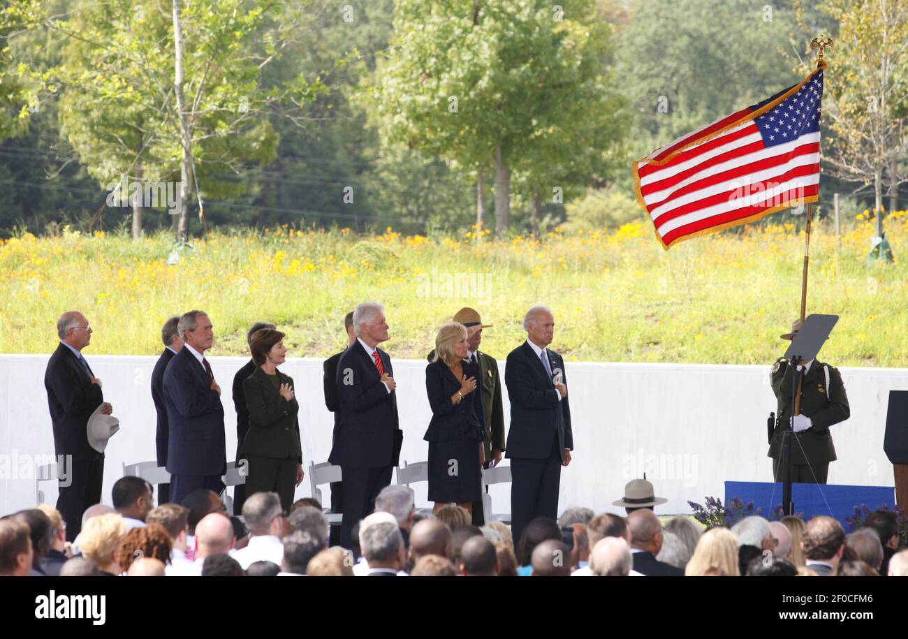 Fomer President George W. Bush, former first lady Laura Bush, former ...