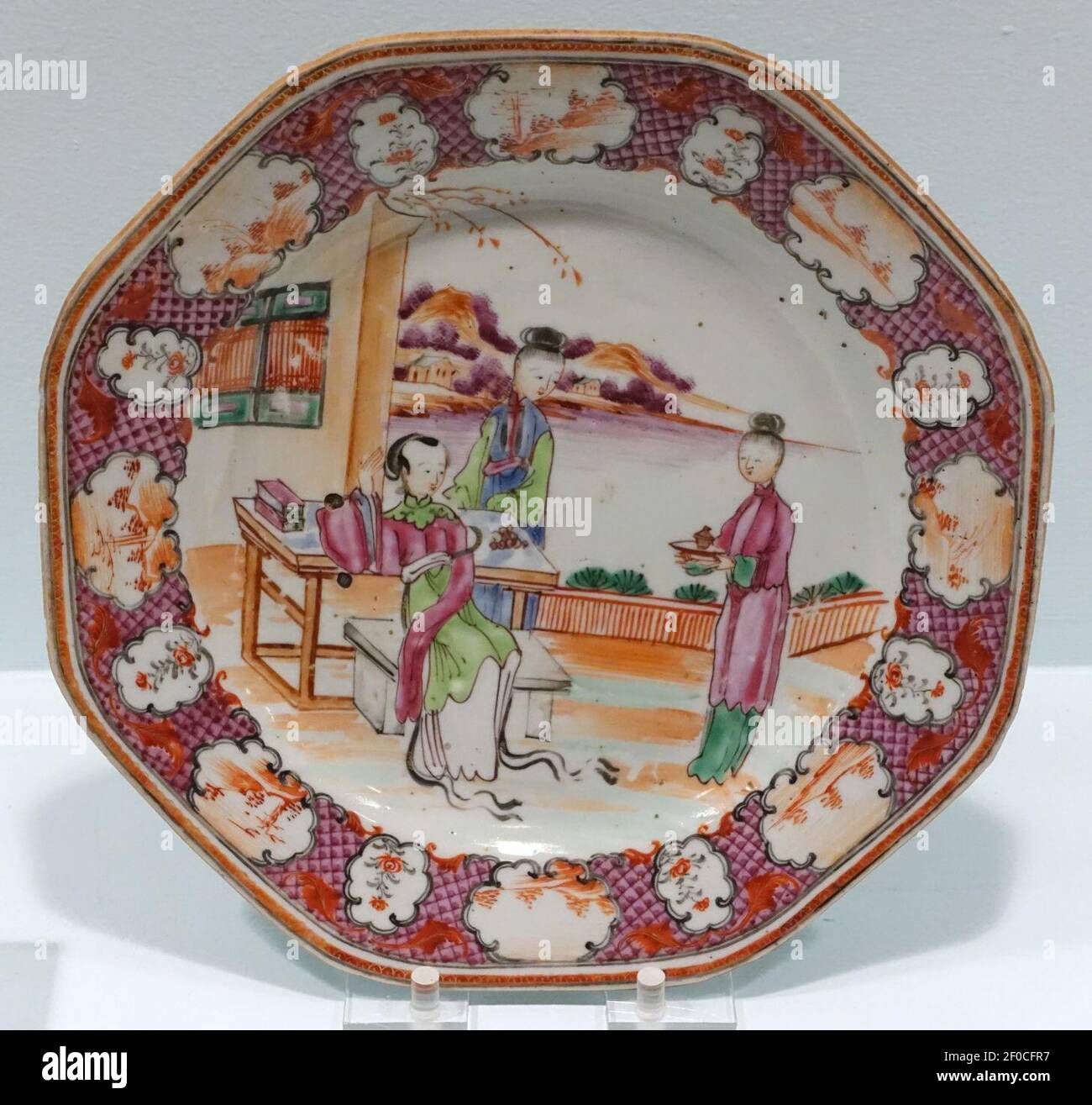 Mandarin porcelain hi-res stock photography and images - Alamy