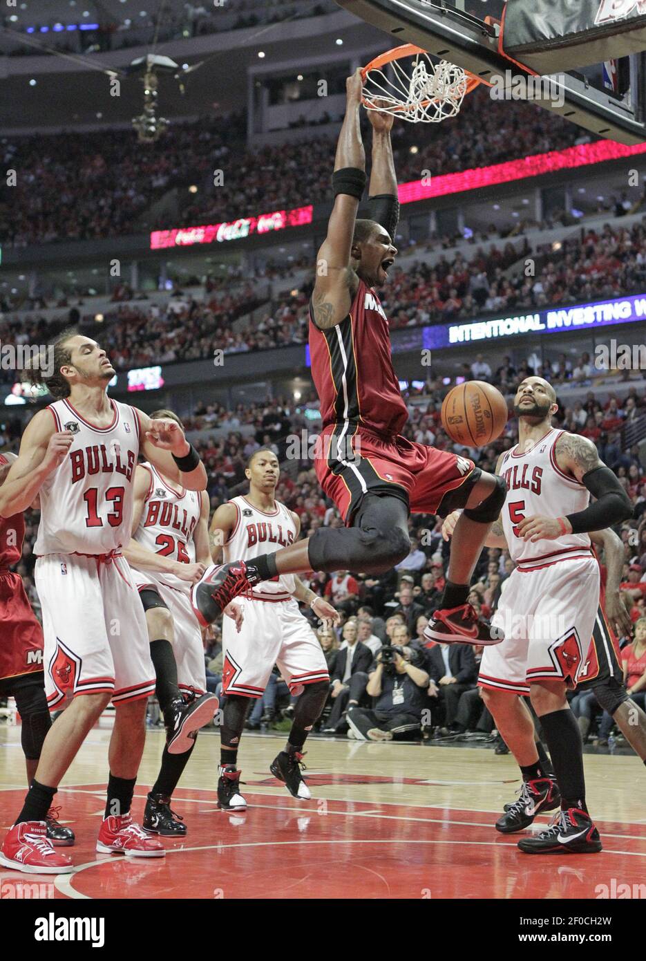 Chris Bosh Dunk Heat