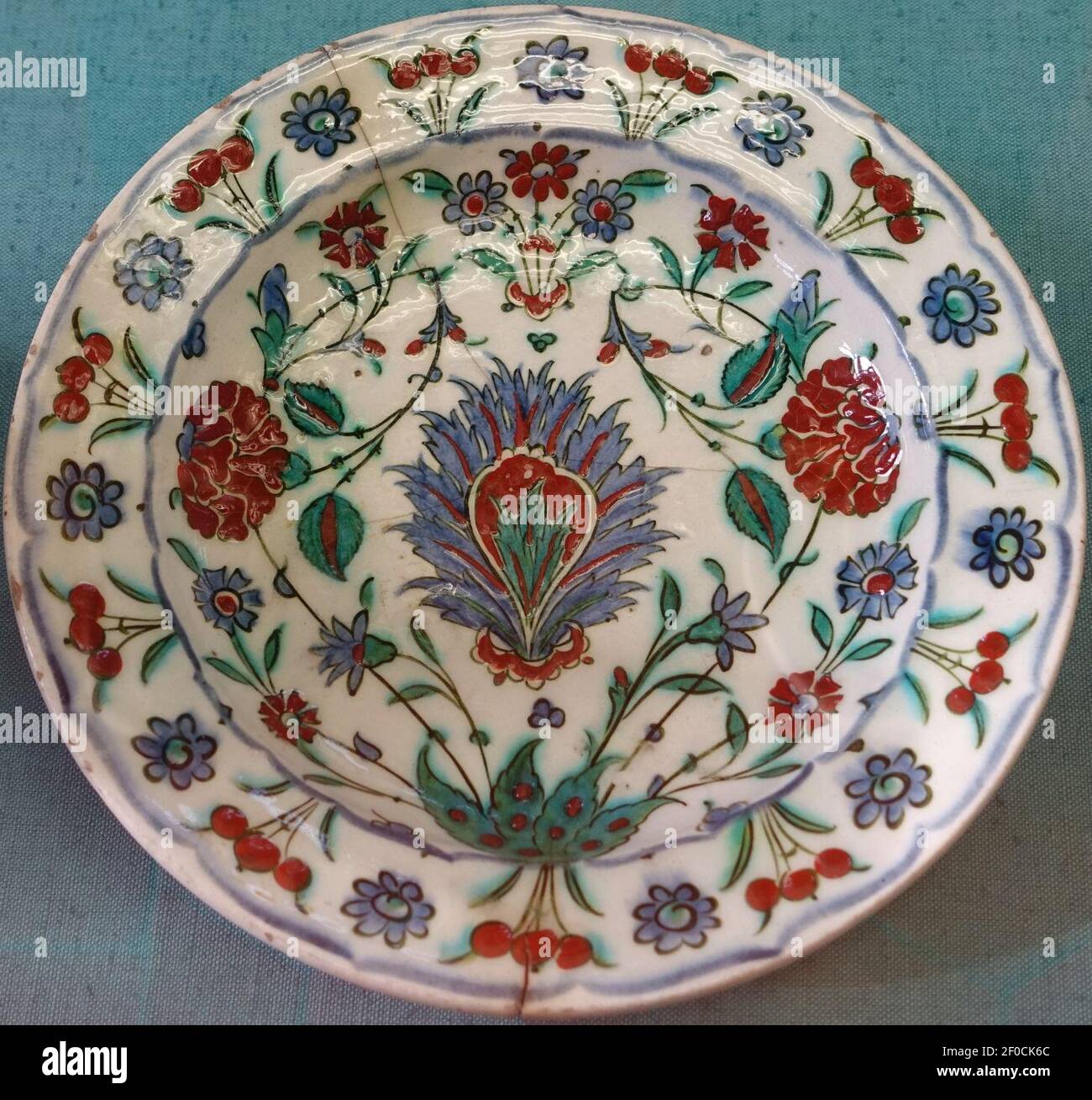 Plate, Iznik, Turkey, late 1500s, faience Stock Photo - Alamy