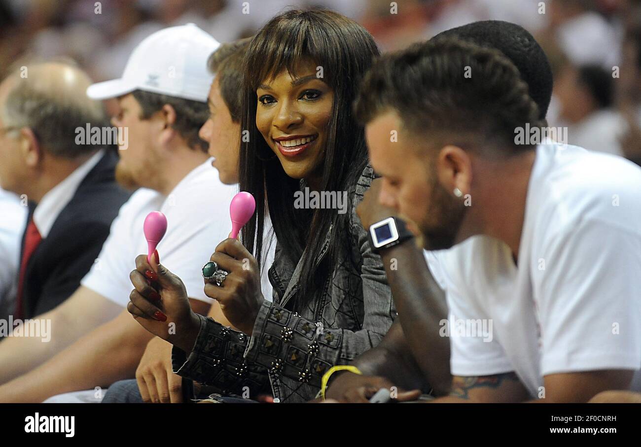 Nba courtside seats hi-res stock photography and images - Alamy