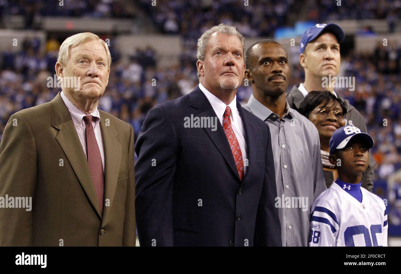 Colts members honored former Colt player Marvin Harrison during ...