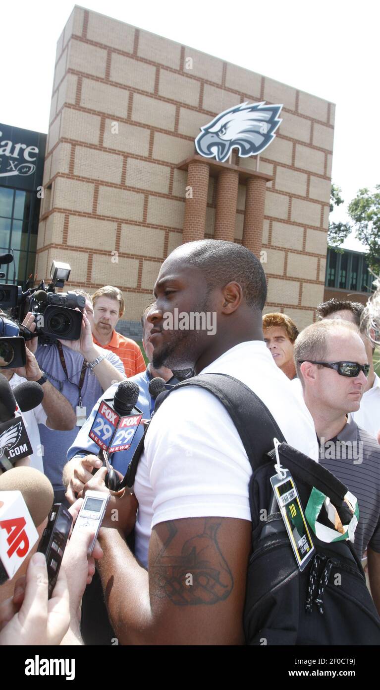 Philadelphia Eagles linebacker Jamar Chaney answers questions as he ...