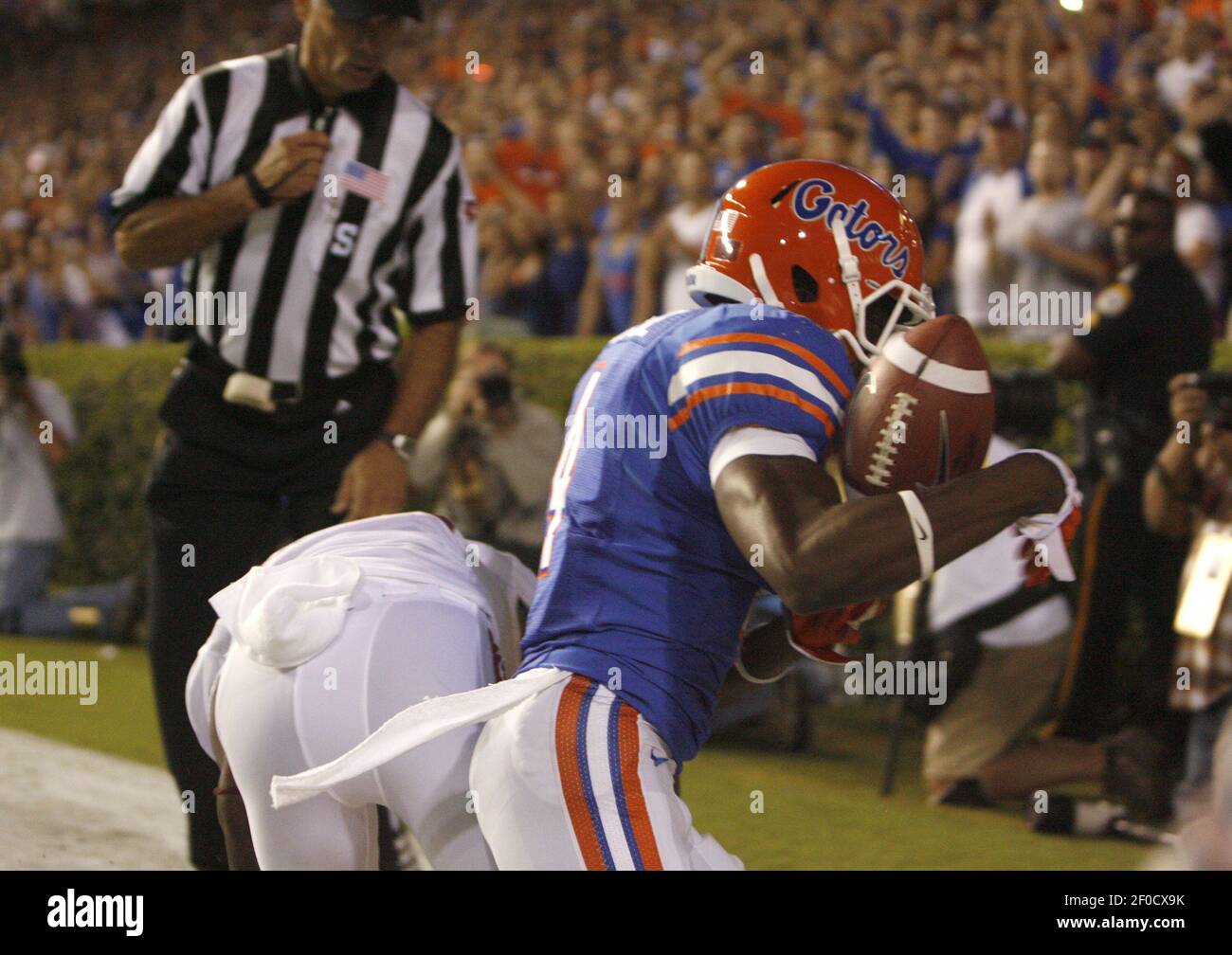 Florida wide receiver Andre Debose (4) catches a pass in the end zone ...