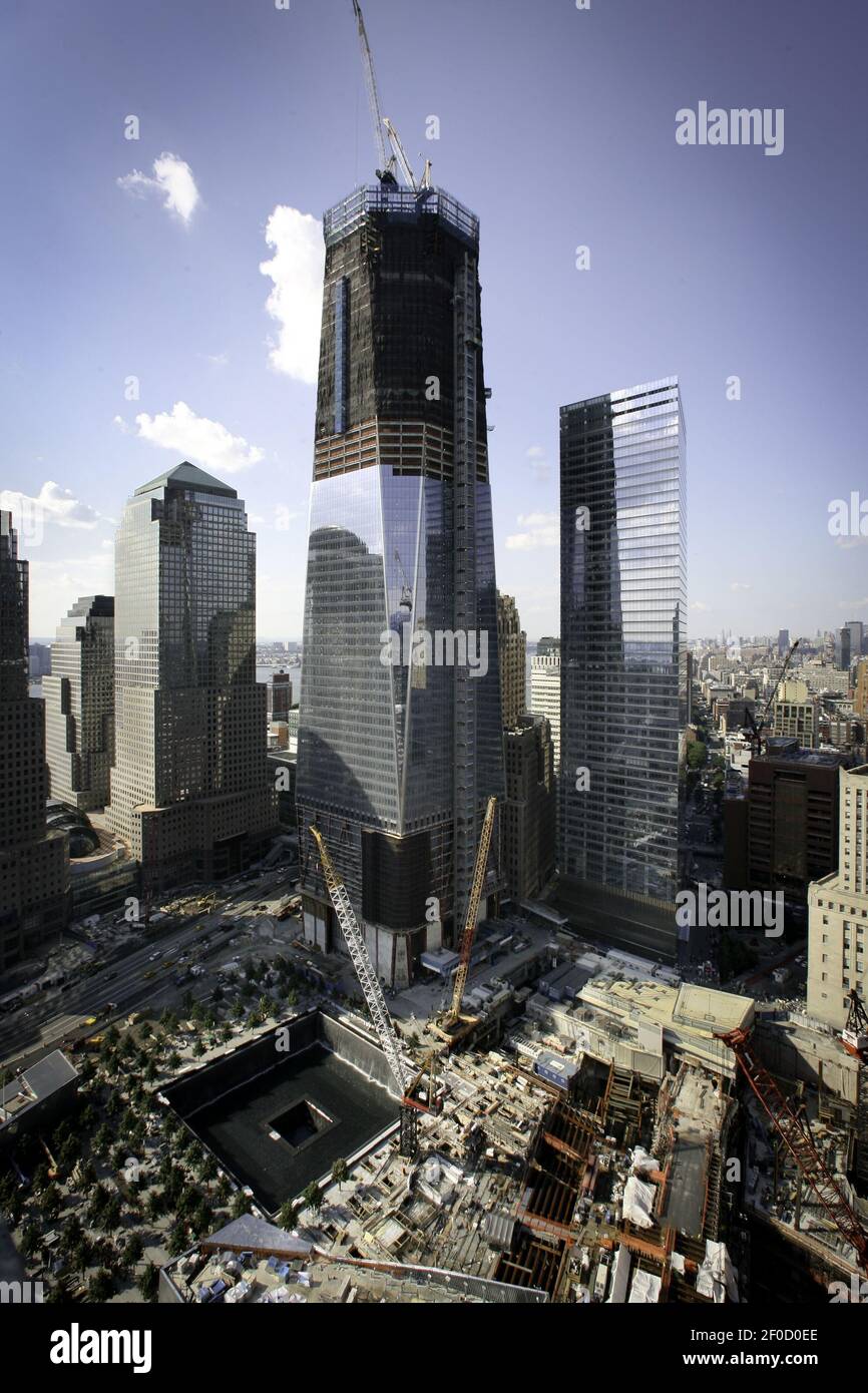 1 WTC and 7 WTC, World Financial Center buildings, continue to be built ...