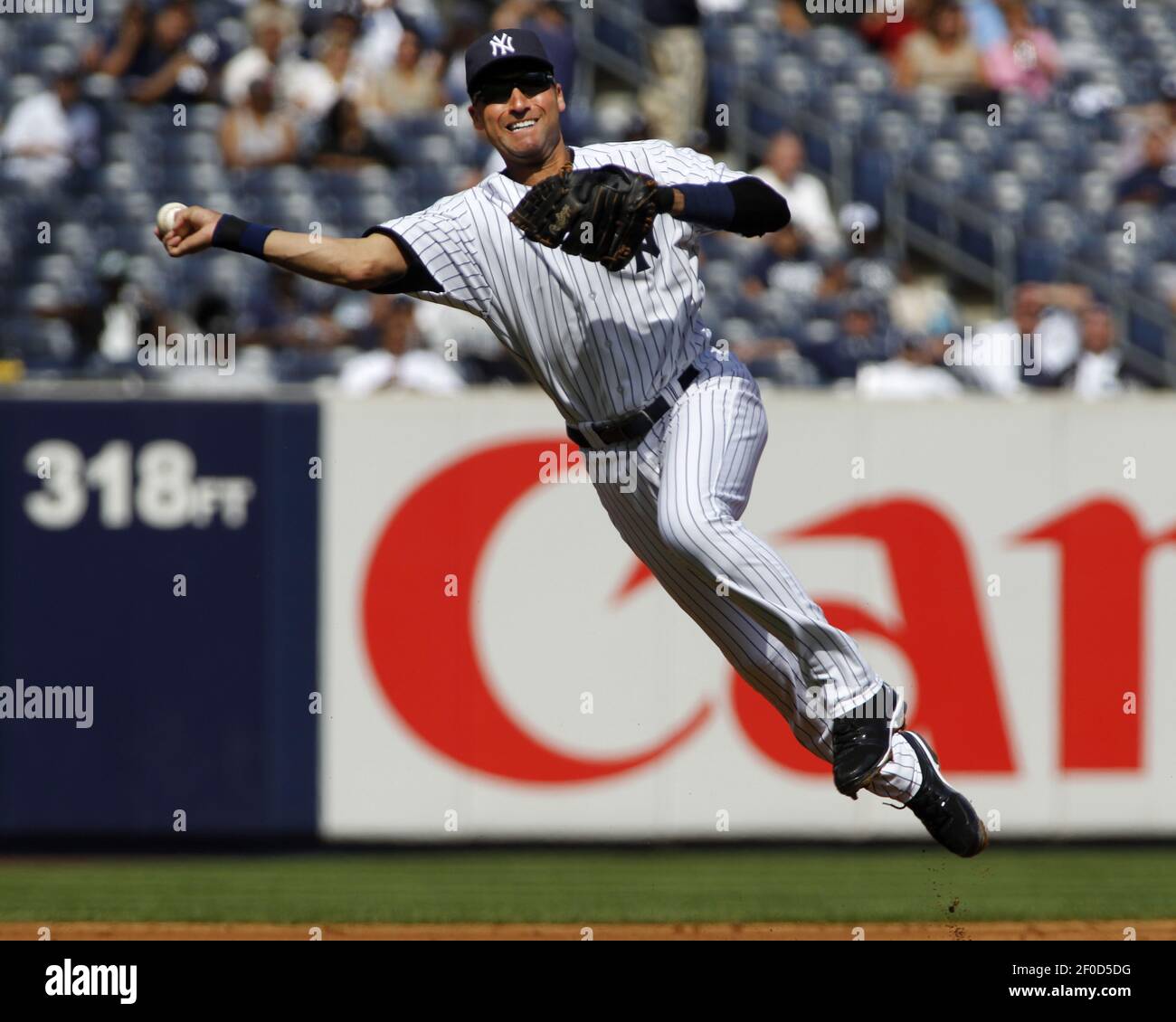 New York Yankees' Derek Jeter (2) tries to throw out Minnesota Twins ...