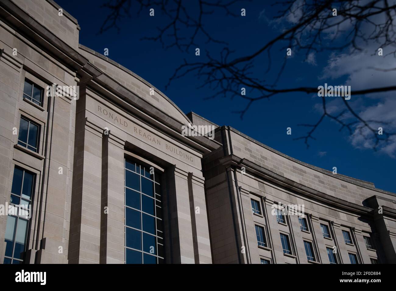Ronald reagan building hi-res stock photography and images - Alamy