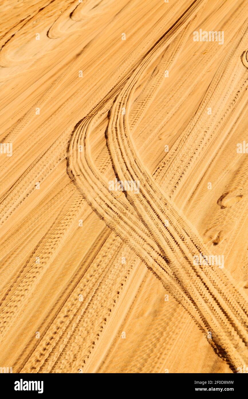 Oman desert track texture hi-res stock photography and images - Alamy