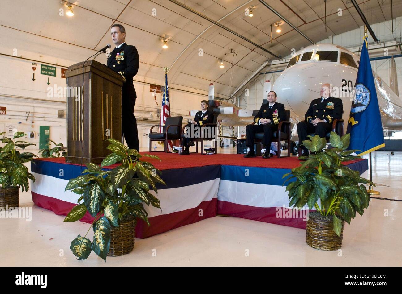 PMA-290 program office welcomes new commander 160330 Stock Photo - Alamy