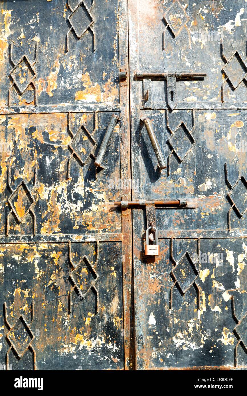 In oman the old door Stock Photo - Alamy