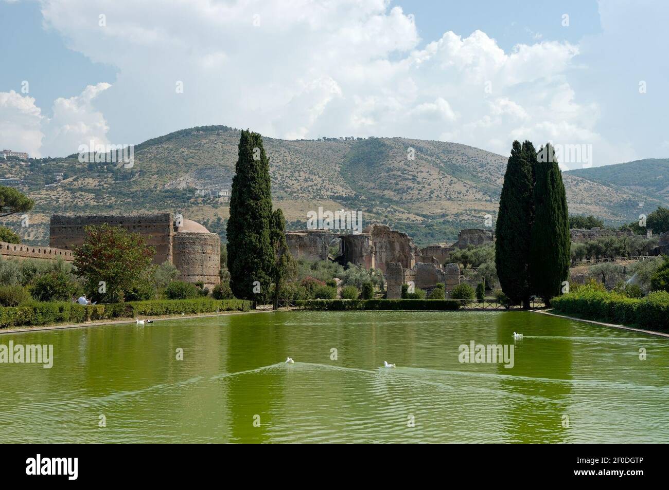 Poikile quadriportico Villa Adriana Stock Photo - Alamy
