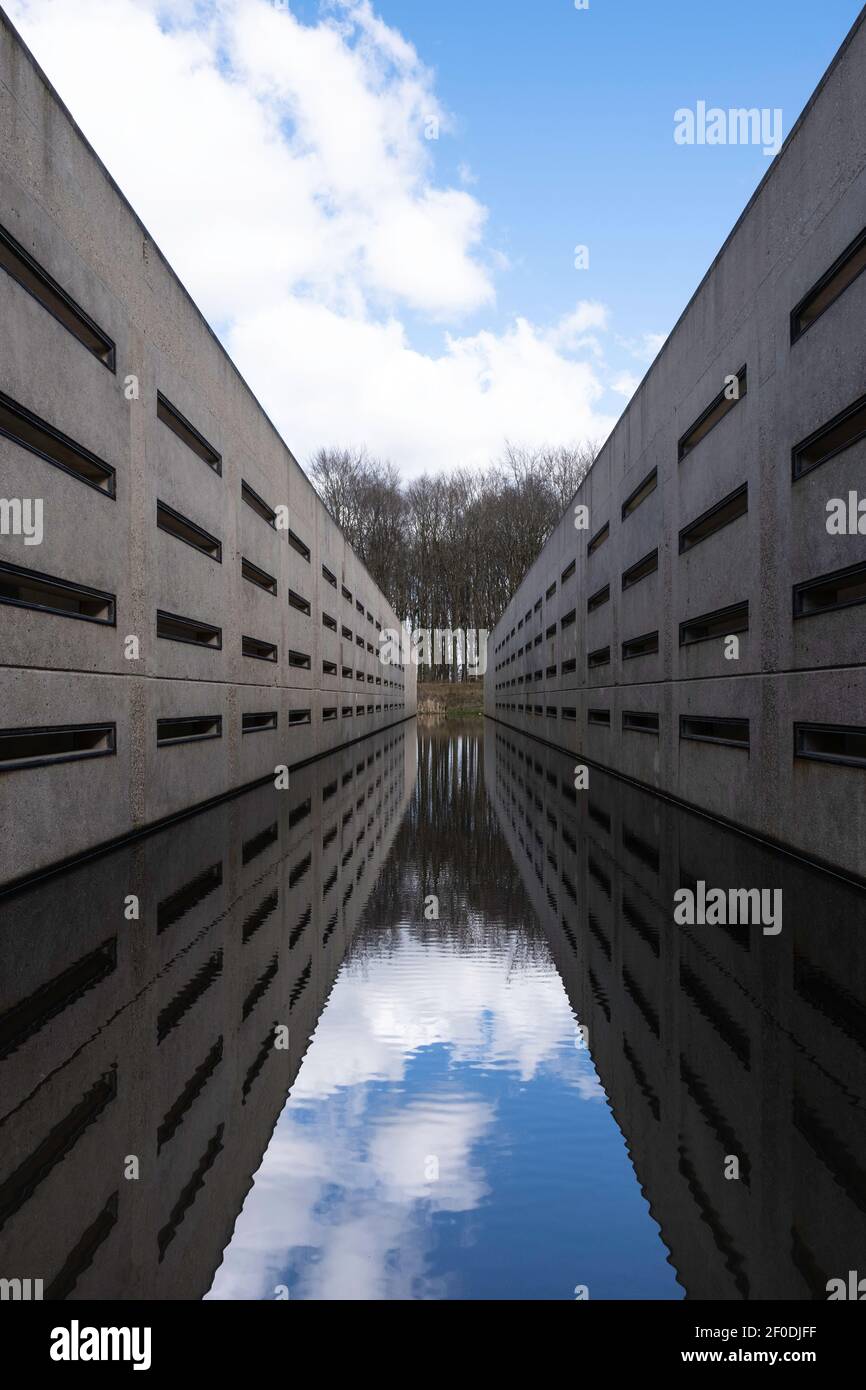 Concrete lab test set-up in an artificial lake in the 'Waterloopbos' in ...