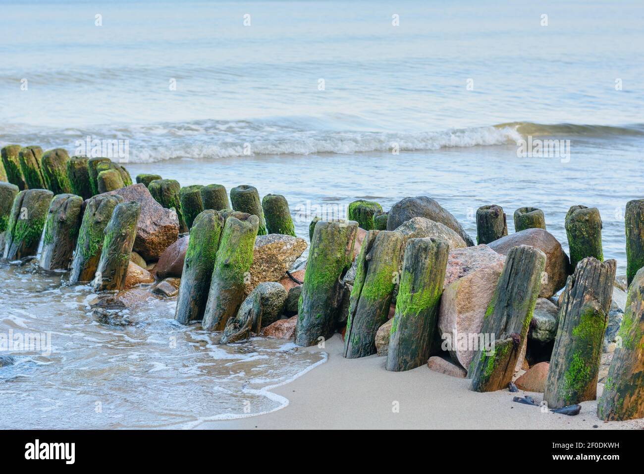 Wooden piles breakwater hi-res stock photography and images - Alamy