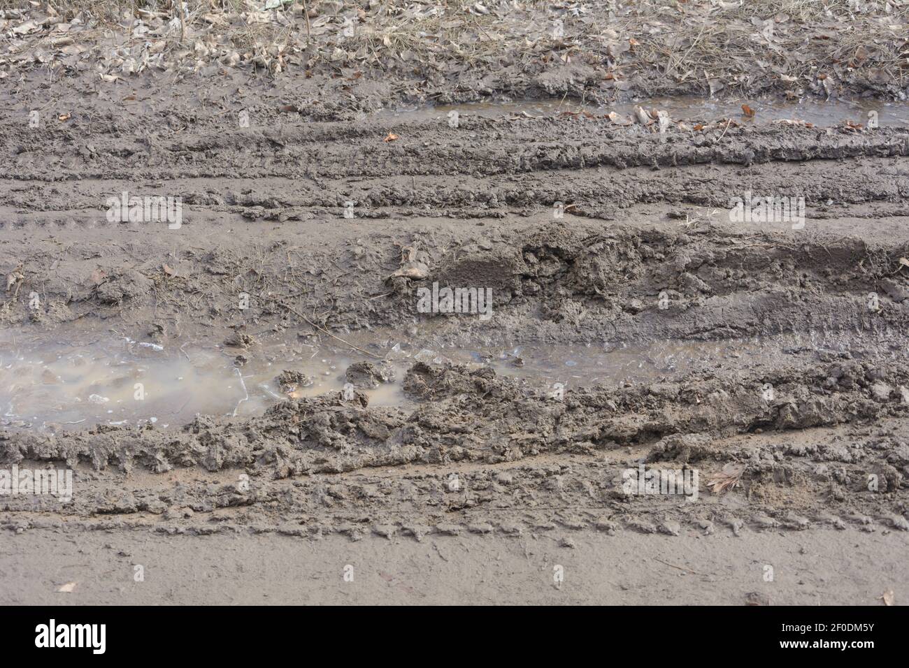 Car stuck in mud rain hi-res stock photography and images - Alamy