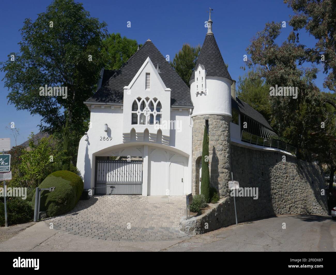 Gargoyles mountain hi-res stock photography and images - Alamy