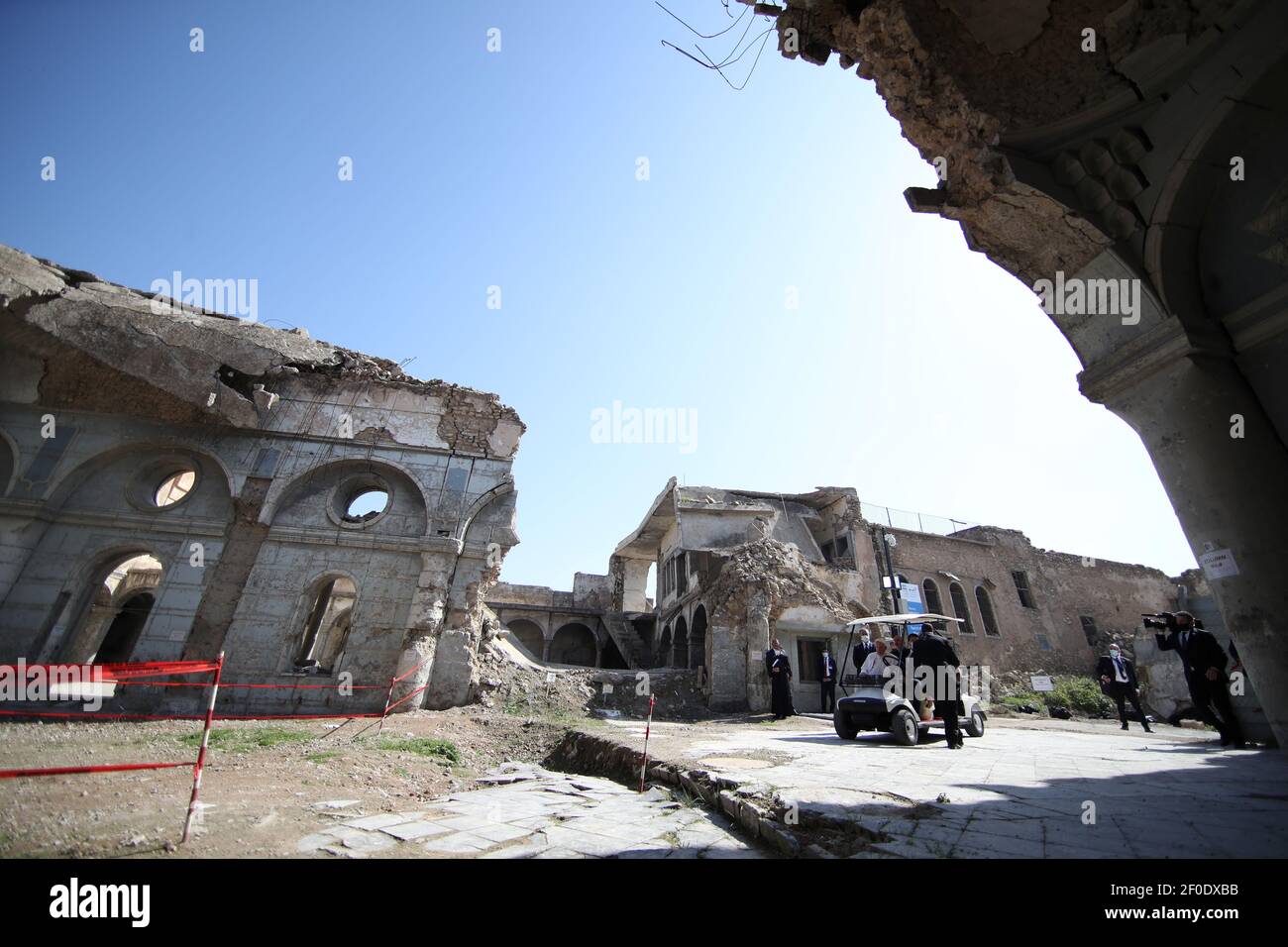 Destroyed cathedral hi-res stock photography and images - Alamy
