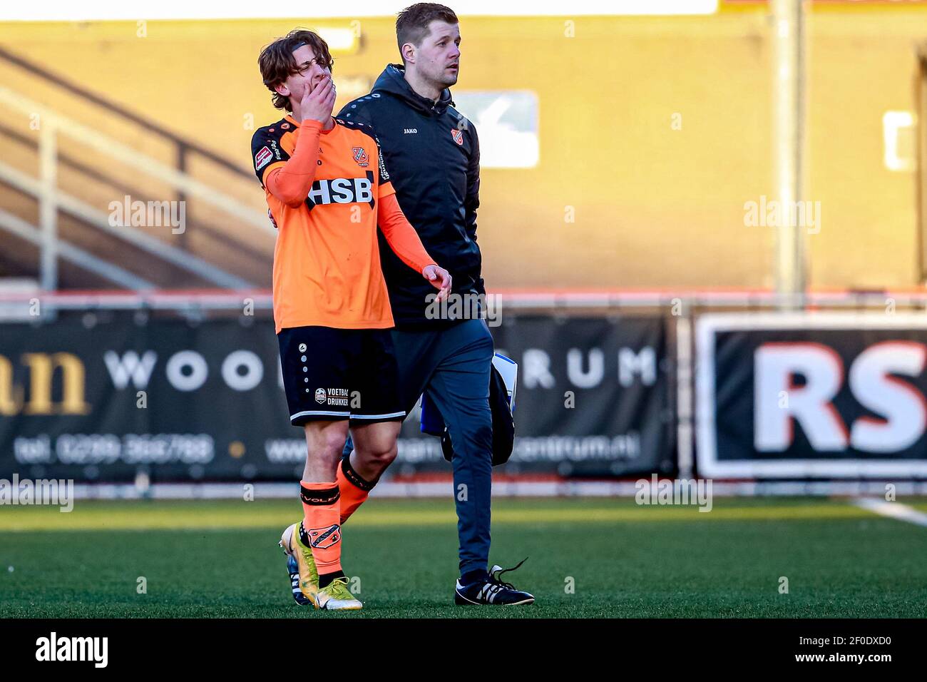 MARCH 6: Samuele Mulattieri of FC Volendam walk off the pitch injury ...