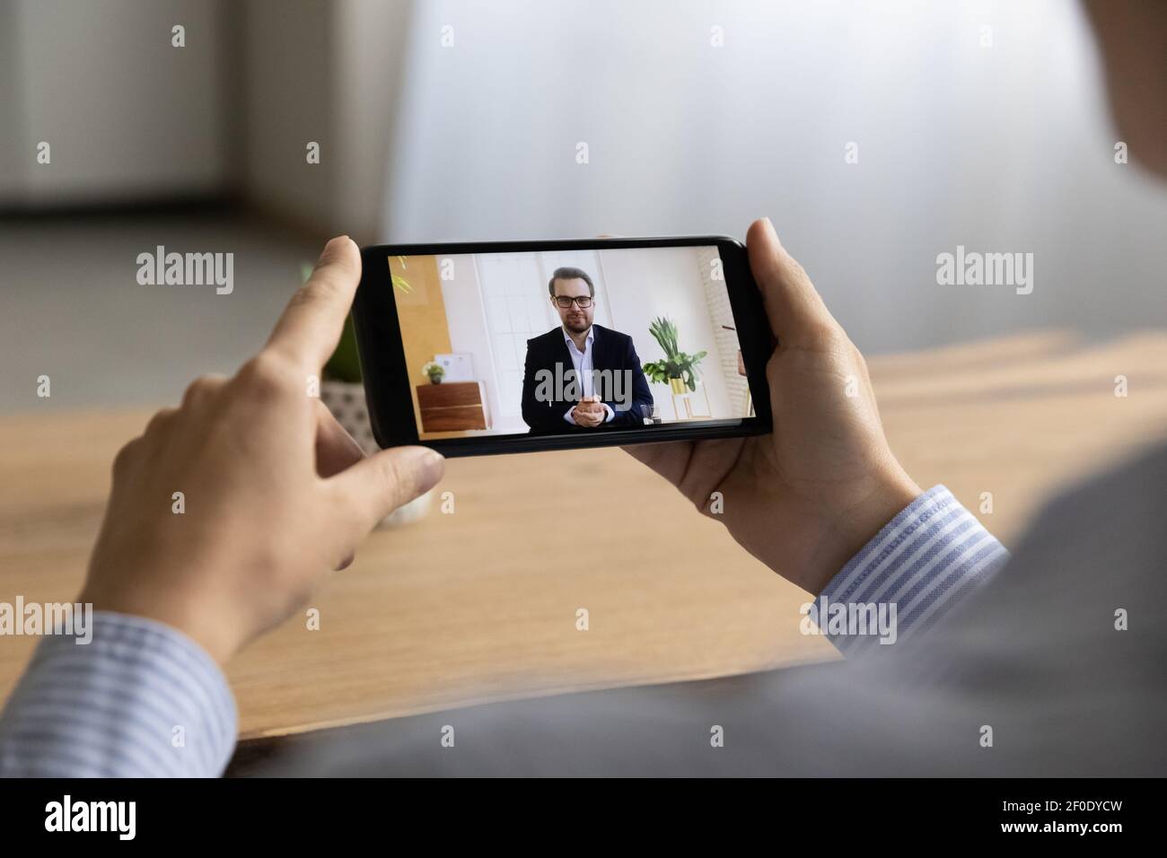 Boss employee talk hi-res stock photography and images - Alamy